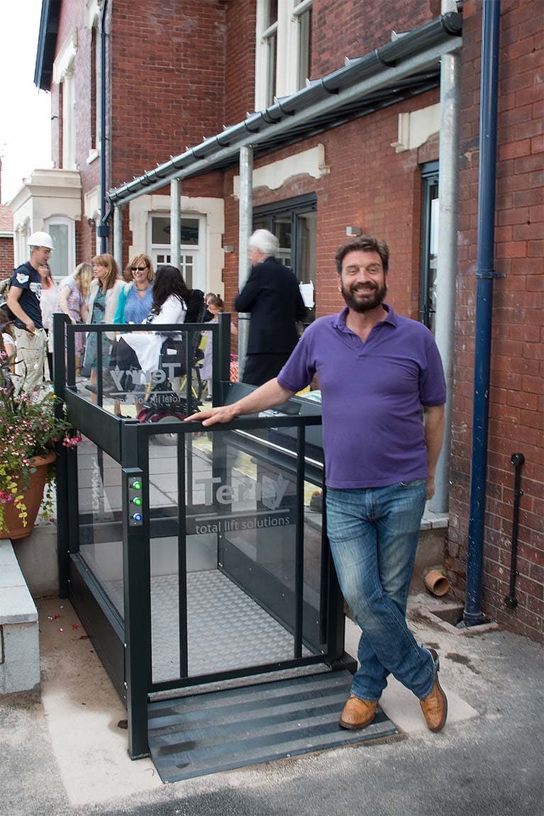 DIY-SOS-Nick-Knowles-with-Melody-1-Platform-Lift