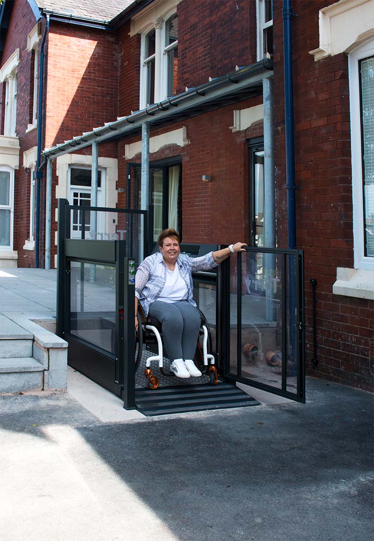 DIY-SOS-Woman-in-wheelchair-using-Melody-1-Platform-Lift