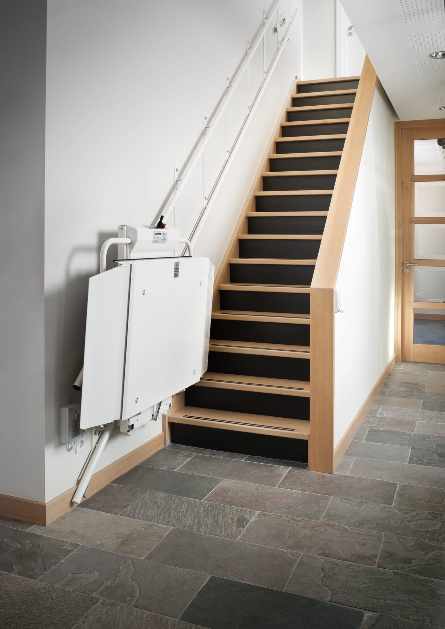 Delta platform stairlift (42)